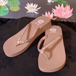 Yellow Box Shoes | Yellowbox Silver Sequin Flip Flops Size 8 | Poshmark